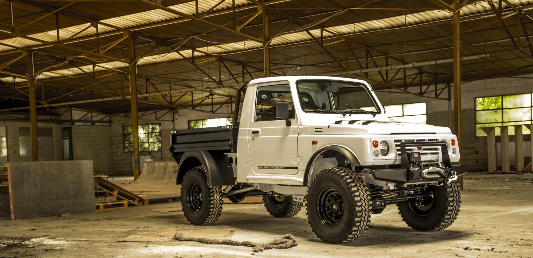 Suzuki Samurai Pickup Extrême Black and White - MASTERFOREST