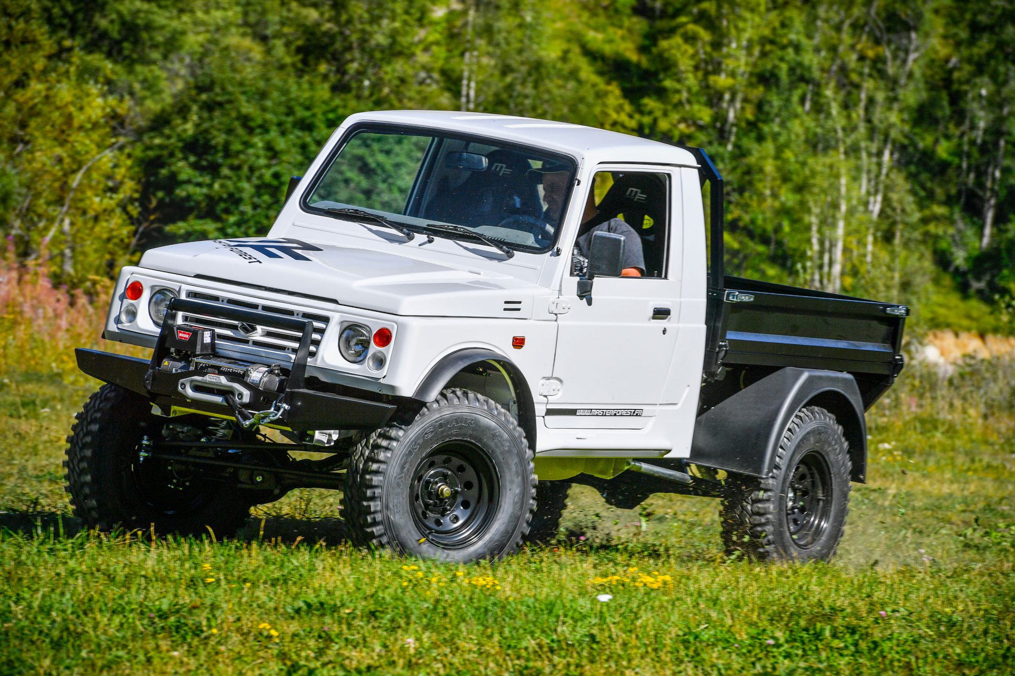 Suzuki Samurai Pickup Extrême Black and White - MASTERFOREST